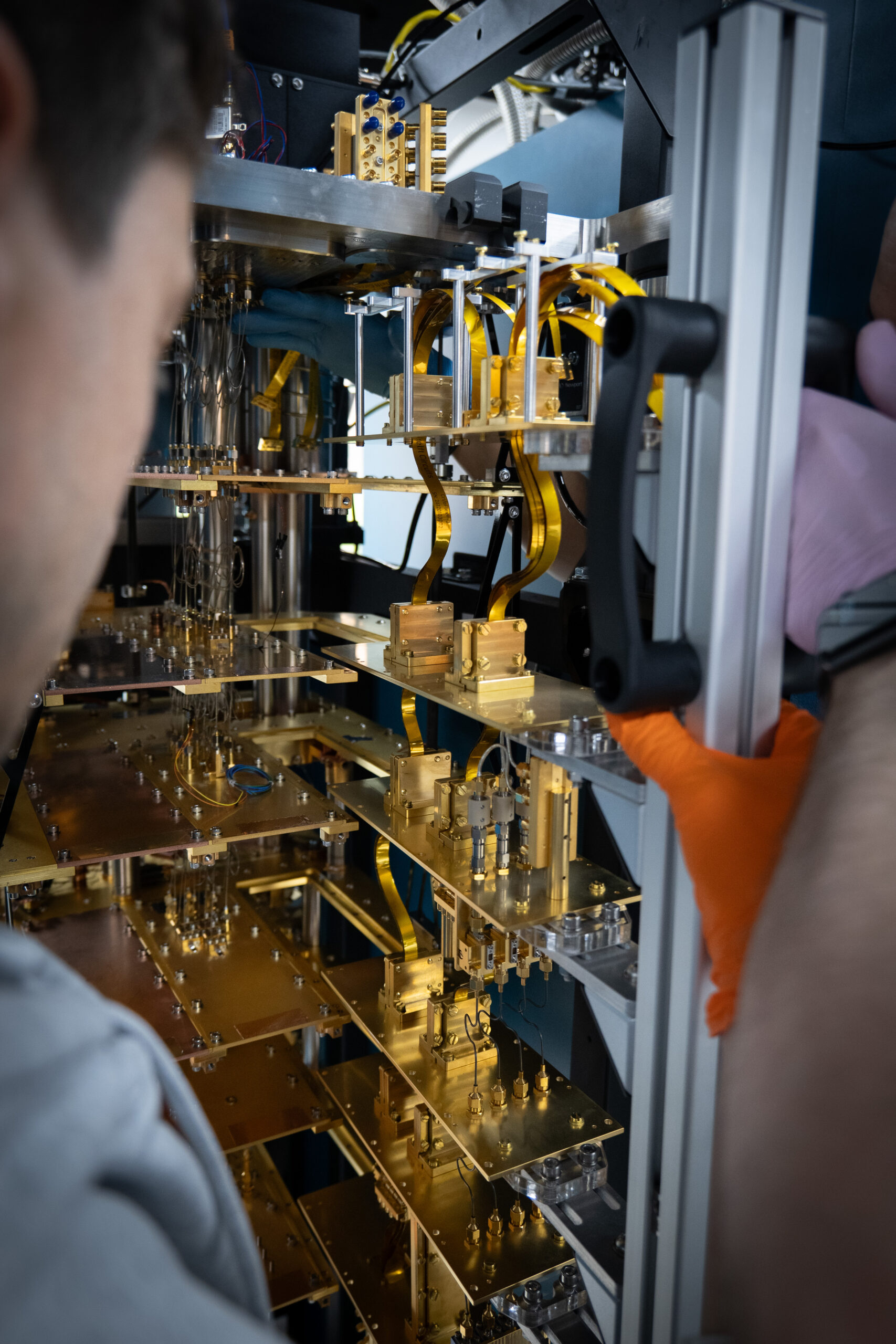 Superconducting Qubit Wiring - delft-circuits.com